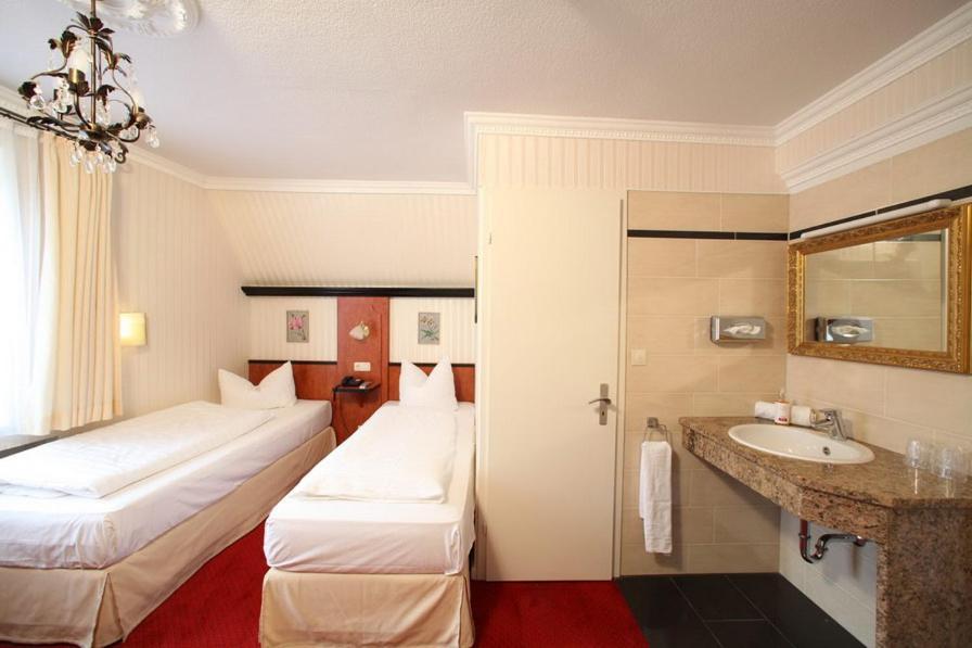 Hotel Gaestehaus Ploenlein - Hotel Goldener Hirsch Rothenburg ...
