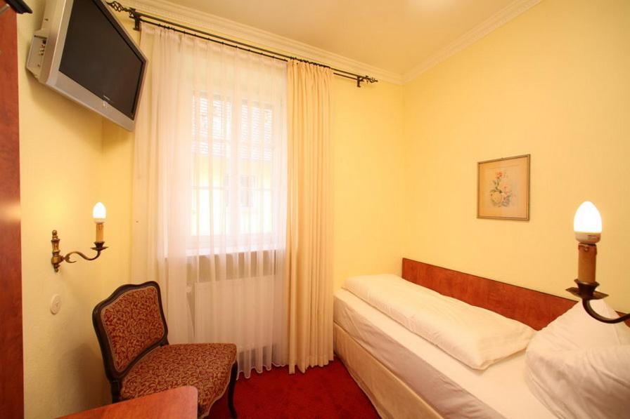 Hotel Gaestehaus Ploenlein - Hotel Goldener Hirsch Rothenburg ...