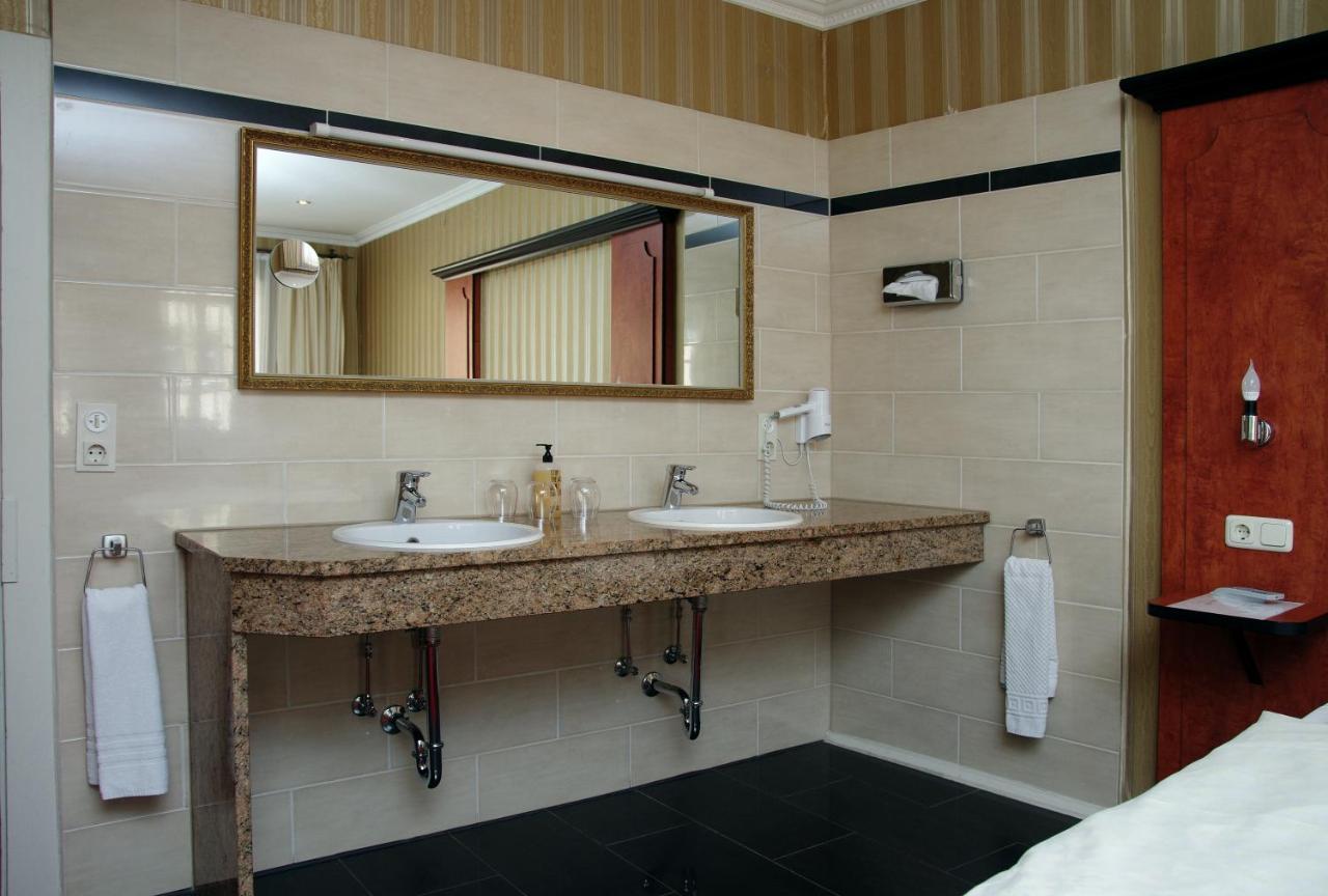Hotel Gaestehaus Ploenlein - Hotel Goldener Hirsch Rothenburg ...